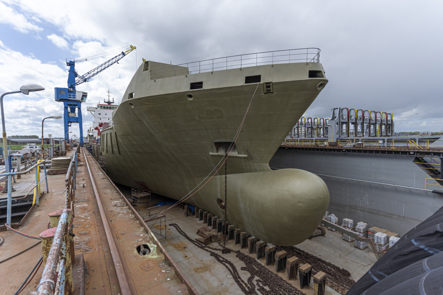 'YED PRIOR': from container ship to gravel hopper dredger