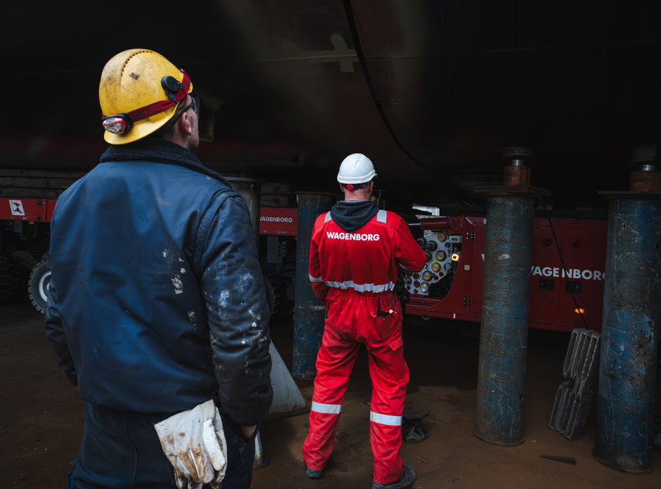 Transport aft ship section EasyMax 6 marks next step in newbuilding for ...